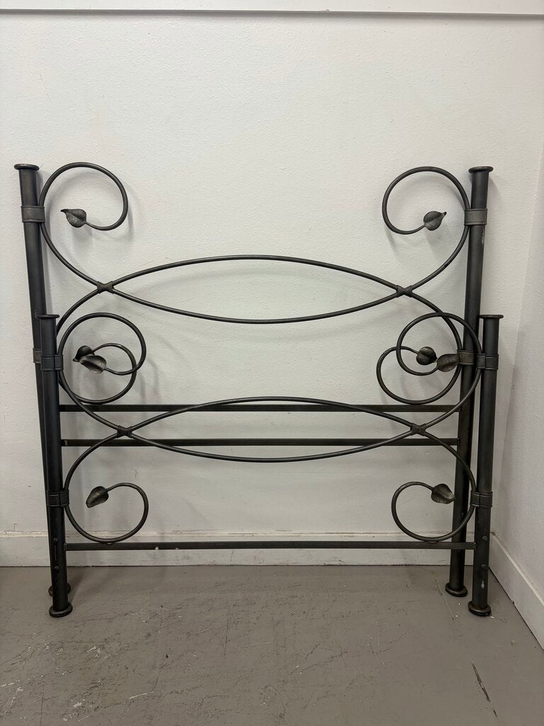Iron Queen Bed – Couches to Curios